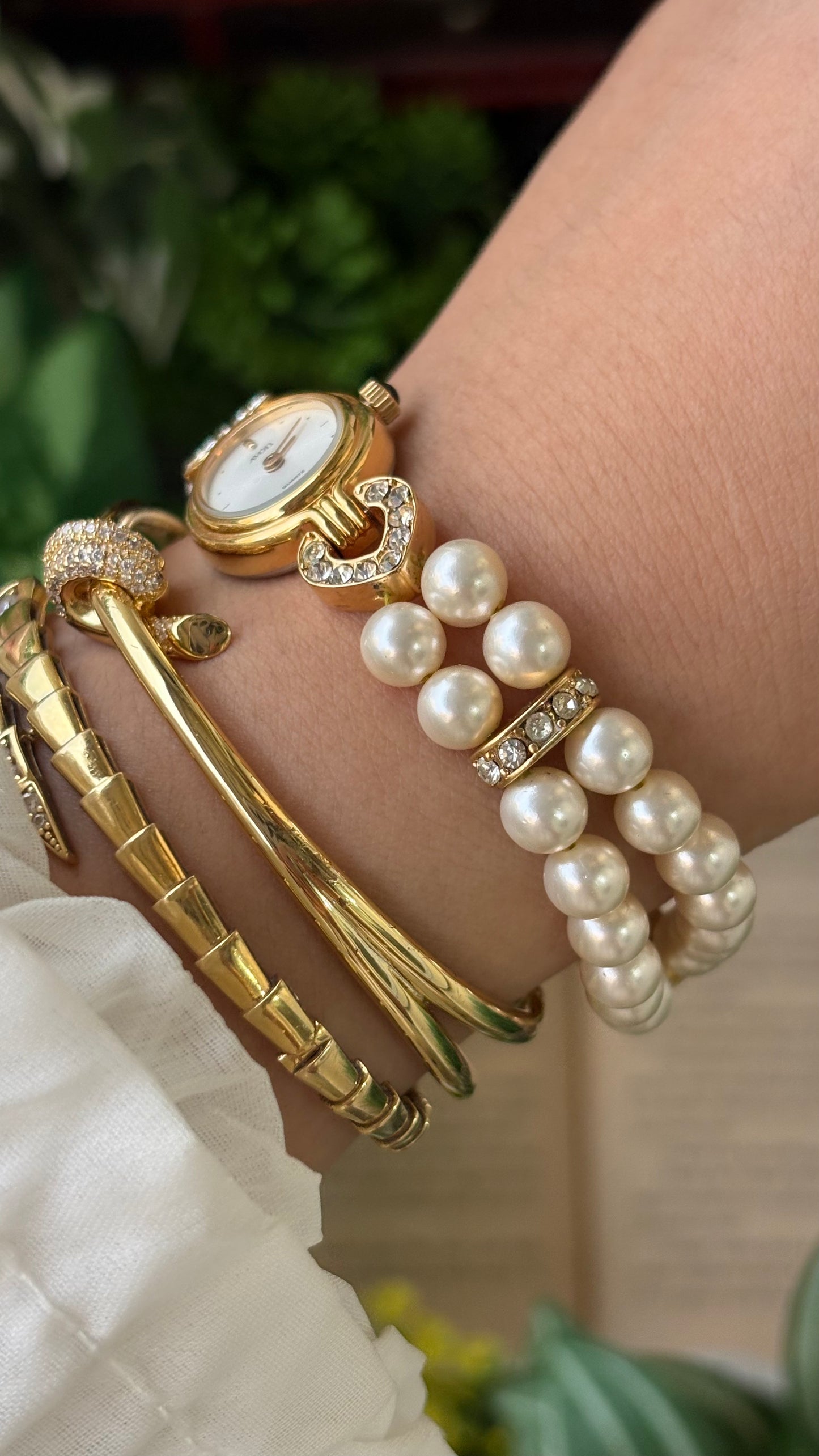 Vintage Avon Faux Pearl Rhinestone Watch in Gold Tone Quartz ...